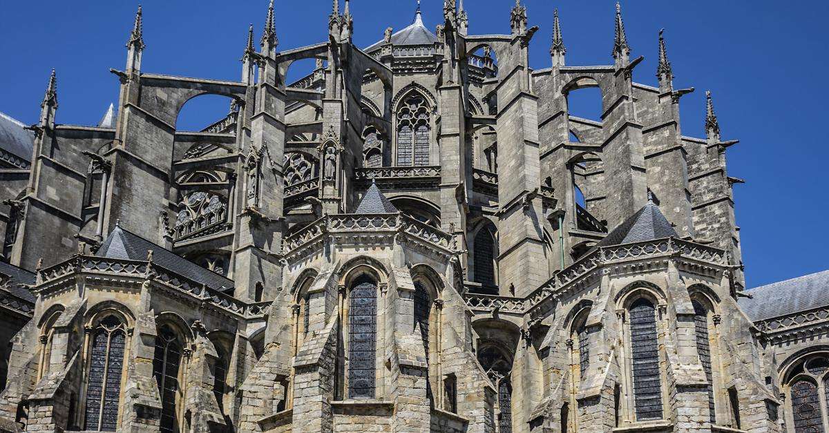 Discovering one of the most beautiful gems of Le Mans: the Saint-Julien ...